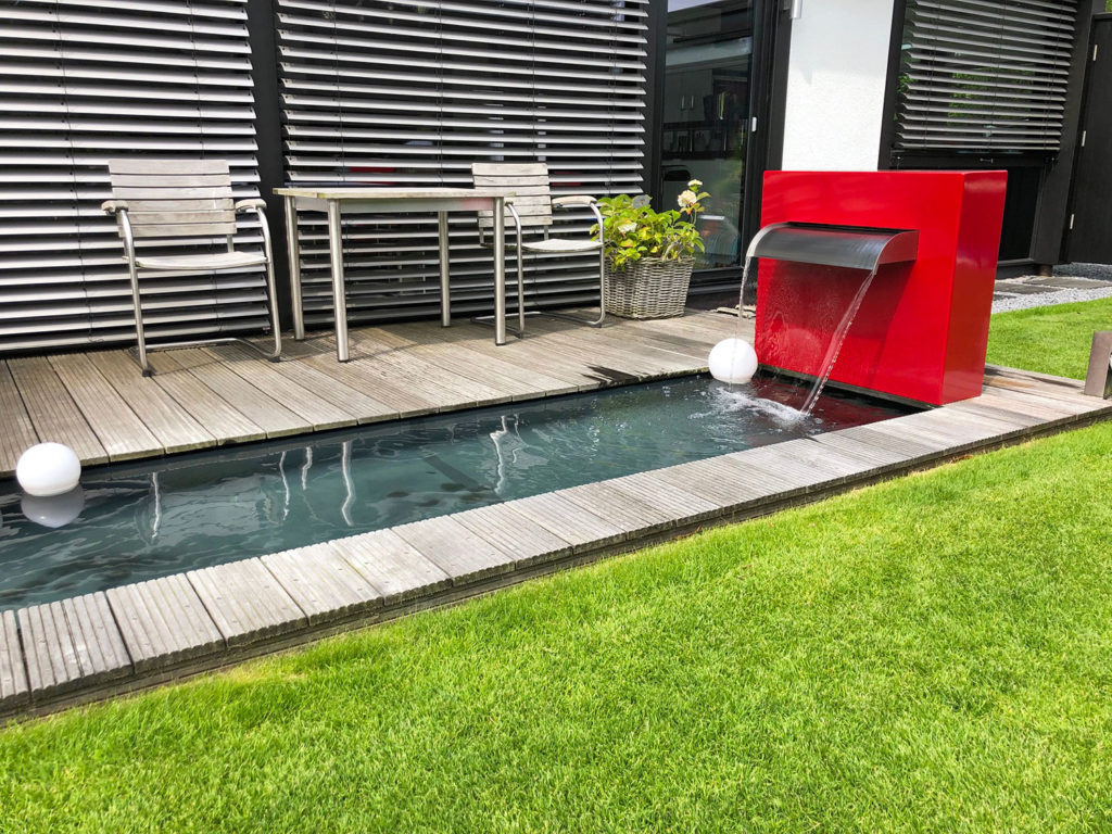 Formales Becken mit Wasserfall-Stele Ella Whitewater - Gartenbrunnen ...