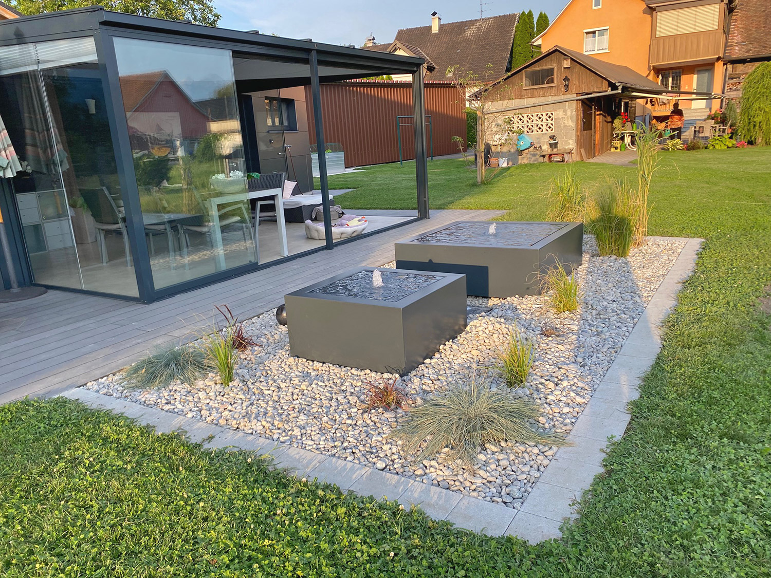 Alu-Wassertische in anthrazit - Gartenbrunnen, Wasserbecken und ...